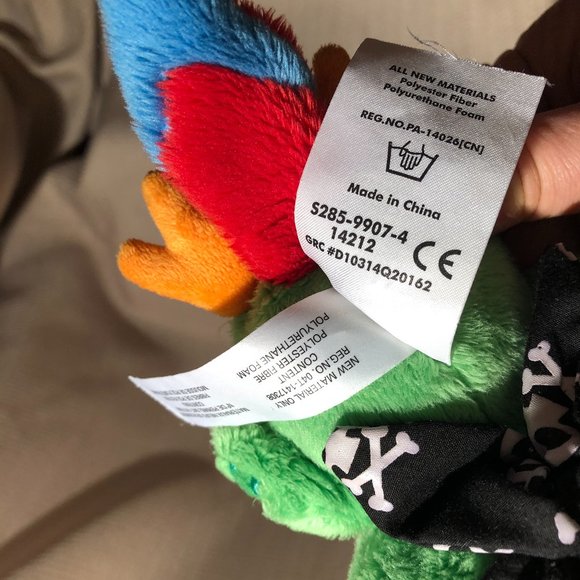 Disney | Toys | Disney Skully Parrot Plush 6 Jake Neverland Bird Green ...